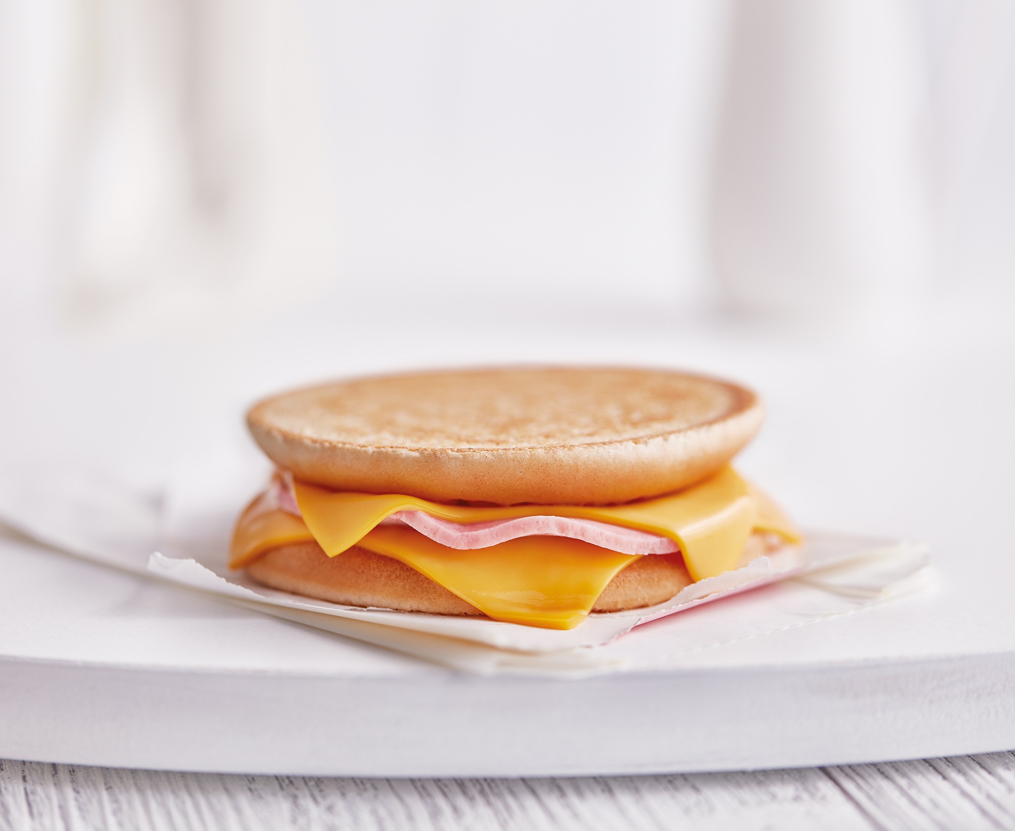 Toast se šunkou a sýrem | Nabídka do 10.30 | Snídaně | McDonald's ČR